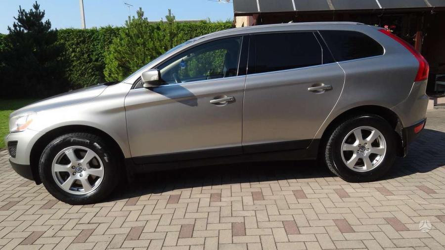 Brown Volvo XC60 2012 in Joniskis, with an engine capacity of 2.40 L and mileage of 332 thousand km for 6749 €, photo 3 on AUTOMOTO.COM.LV