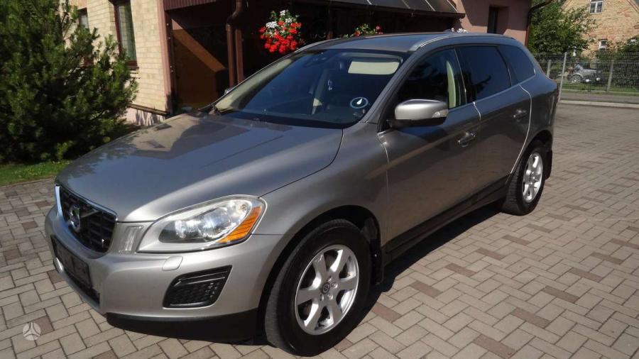 Brown Volvo XC60 2012 in Joniskis, with an engine capacity of 2.40 L and mileage of 332 thousand km for 6749 €, photo 4 on AUTOMOTO.COM.LV