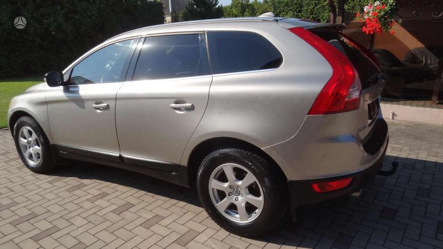 Brown Volvo XC60 2012 in Joniskis, with an engine capacity of 2.40 L and mileage of 332 thousand km for 6749 €, photo 5 on AUTOMOTO.COM.LV