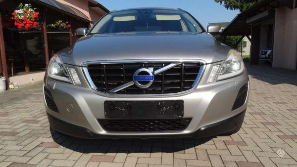 Brown Volvo XC60 2012 in Joniskis, with an engine capacity of 2.40 L and mileage of 332 thousand km for 6749 €, photo 5 on AUTOMOTO.COM.LV
