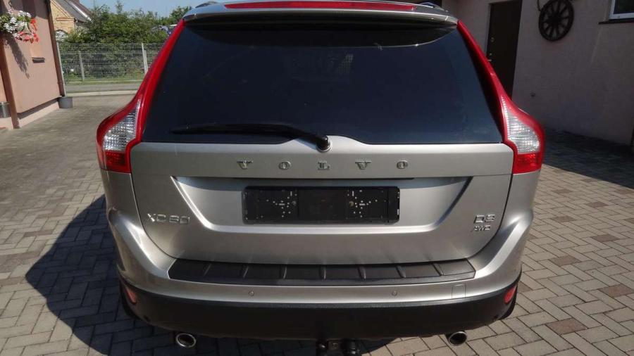 Brown Volvo XC60 2012 in Joniskis, with an engine capacity of 2.40 L and mileage of 332 thousand km for 6749 €, photo 9 on AUTOMOTO.COM.LV