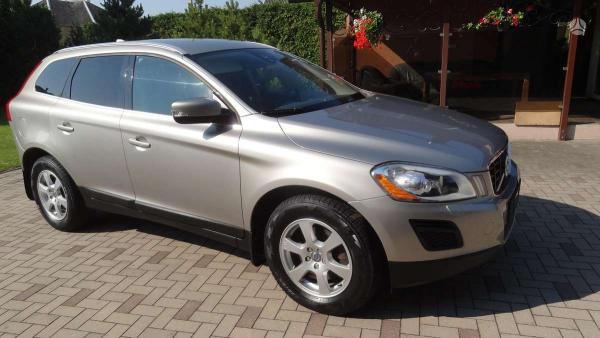 Brown Volvo XC60 2012 in Joniskis, with an engine capacity of 2.40 L and mileage of 332 thousand km for 6749 €, photo 10 on AUTOMOTO.COM.LV
