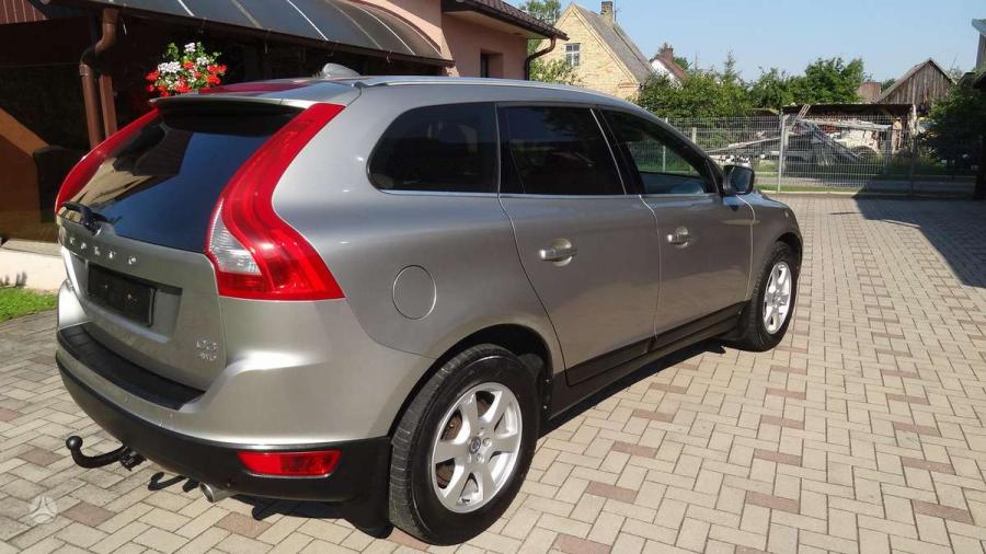 Brown Volvo XC60 2012 in Joniskis, with an engine capacity of 2.40 L and mileage of 332 thousand km for 6749 €, photo 12 on AUTOMOTO.COM.LV