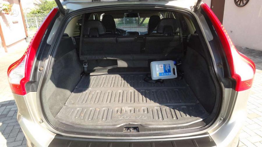 Brown Volvo XC60 2012 in Joniskis, with an engine capacity of 2.40 L and mileage of 332 thousand km for 6749 €, photo 13 on AUTOMOTO.COM.LV