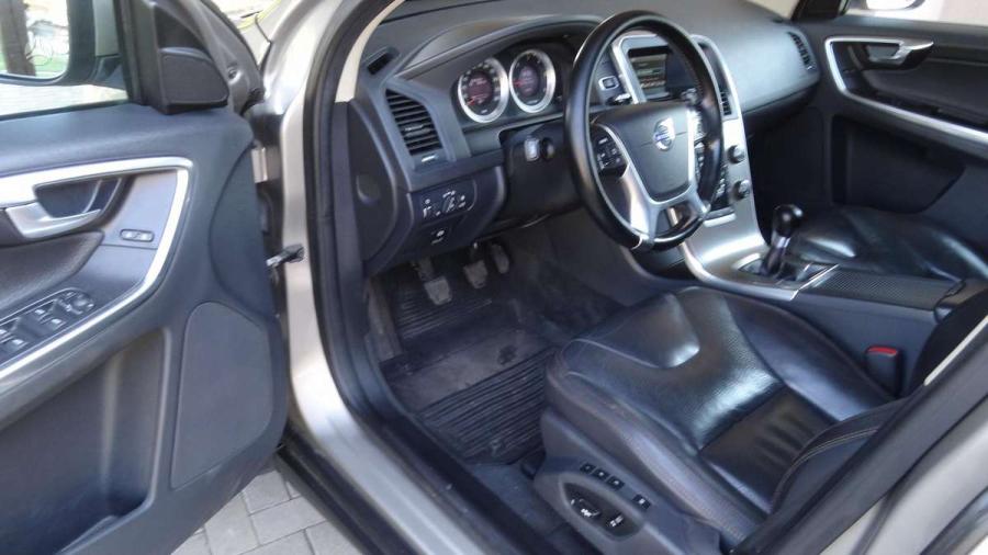Brown Volvo XC60 2012 in Joniskis, with an engine capacity of 2.40 L and mileage of 332 thousand km for 6749 €, photo 26 on AUTOMOTO.COM.LV
