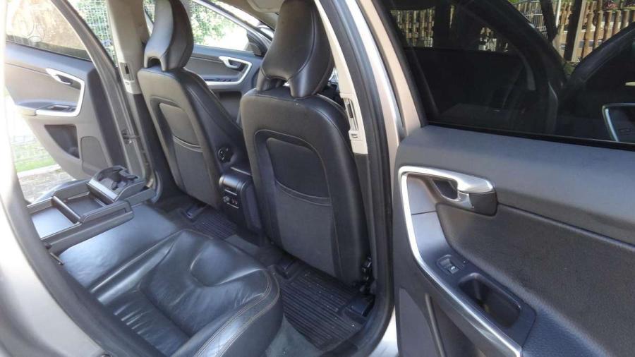 Brown Volvo XC60 2012 in Joniskis, with an engine capacity of 2.40 L and mileage of 332 thousand km for 6749 €, photo 30 on AUTOMOTO.COM.LV
