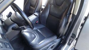 Brown Volvo XC60 2012 in Joniskis, with an engine capacity of 2.40 L and mileage of 332 thousand km for 6749 €, photo 33 on AUTOMOTO.COM.LV