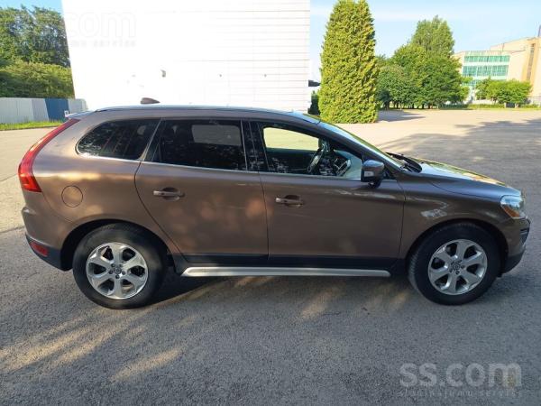 Brown Volvo XC60 2012 in Riga, with an engine capacity of 2.40 L and mileage of 264 thousand km for 10600 €, photo 3 on AUTOMOTO.COM.LV