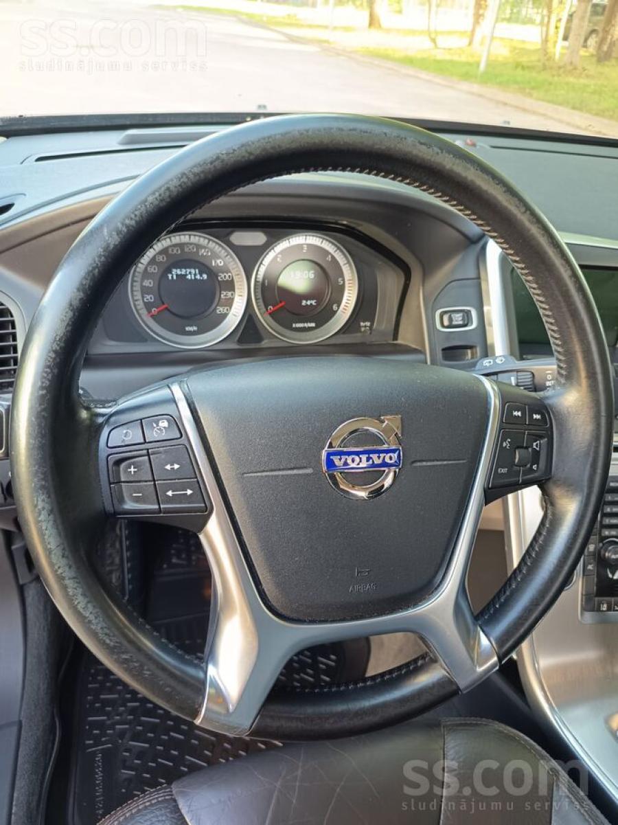 Brūns Volvo XC60 2012 Rīga, ar dzinēja tilpumu 2.40 L un nobraukumu 264 tūkst. km par 10600 €, foto 9 vietnē AUTOMOTO.COM.LV