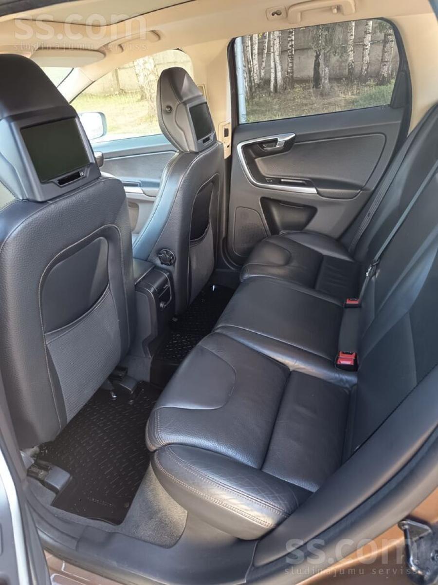 Brūns Volvo XC60 2012 Rīga, ar dzinēja tilpumu 2.40 L un nobraukumu 264 tūkst. km par 10600 €, foto 12 vietnē AUTOMOTO.COM.LV