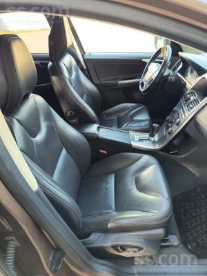 Brūns Volvo XC60 2012 Rīga, ar dzinēja tilpumu 2.40 L un nobraukumu 264 tūkst. km par 10600 €, foto 13 vietnē AUTOMOTO.COM.LV