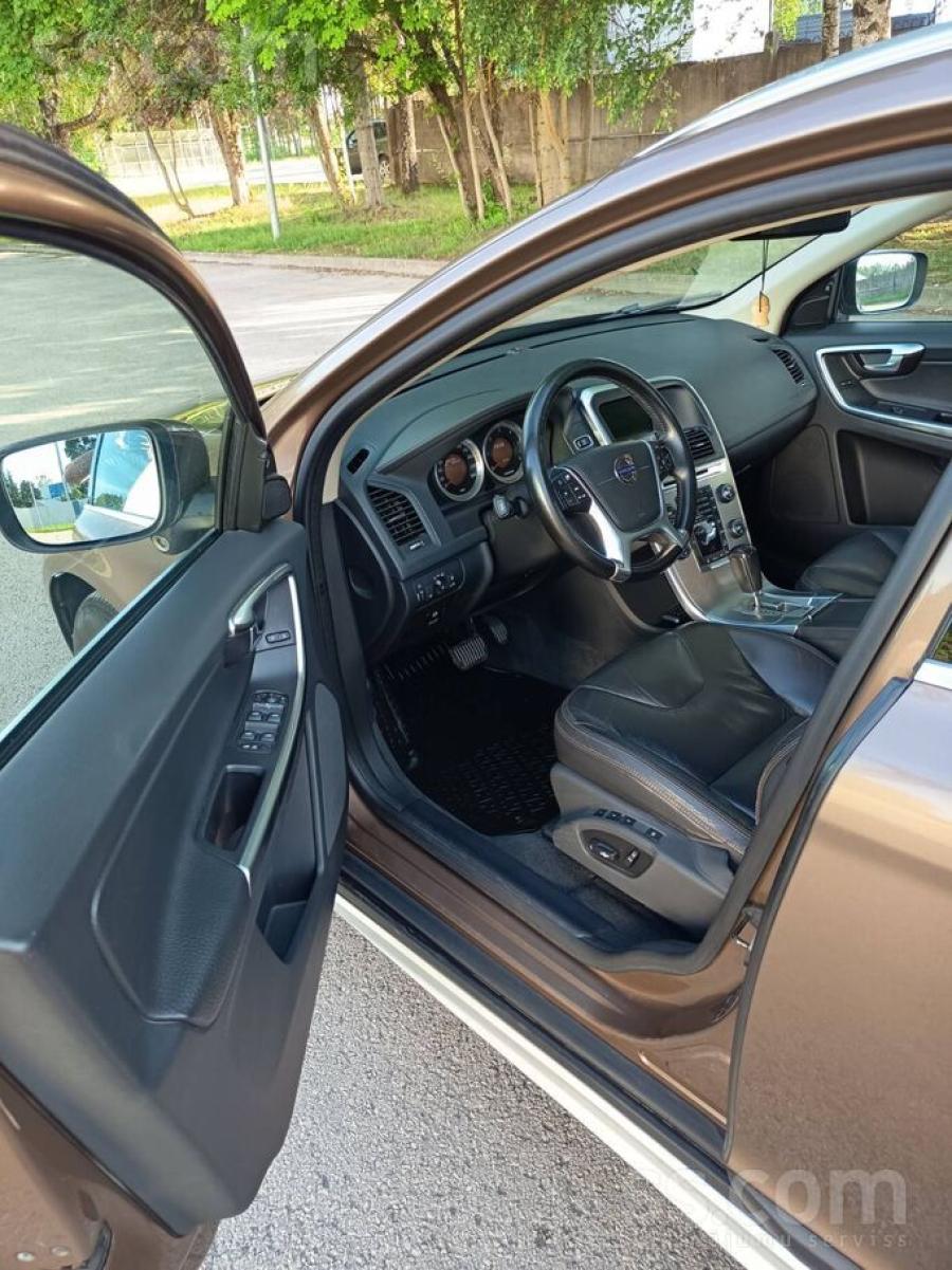 Brūns Volvo XC60 2012 Rīga, ar dzinēja tilpumu 2.40 L un nobraukumu 264 tūkst. km par 10600 €, foto 21 vietnē AUTOMOTO.COM.LV