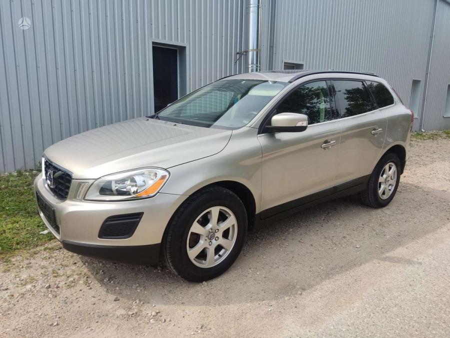 Brown Volvo XC60 2012 in Ukmerge, with an engine capacity of 2.40 L and mileage of 249 thousand km for 7500 €, photo 3 on AUTOMOTO.COM.LV