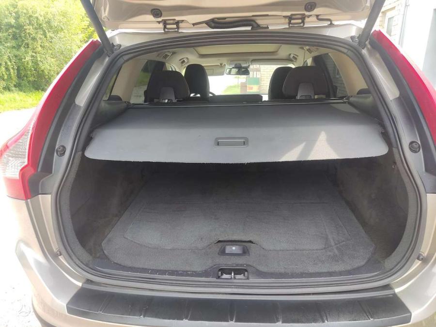 Brown Volvo XC60 2012 in Ukmerge, with an engine capacity of 2.40 L and mileage of 249 thousand km for 7500 €, photo 8 on AUTOMOTO.COM.LV