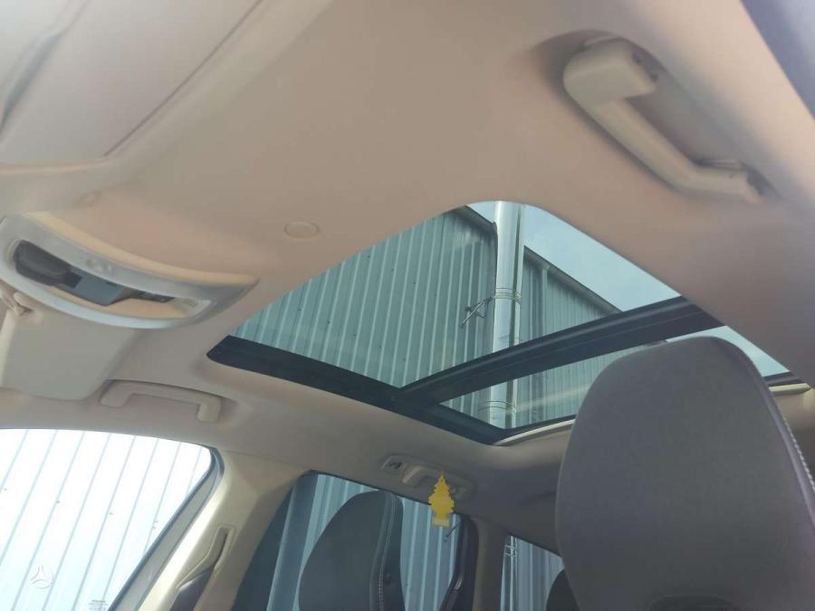 Brown Volvo XC60 2012 in Ukmerge, with an engine capacity of 2.40 L and mileage of 249 thousand km for 7500 €, photo 9 on AUTOMOTO.COM.LV