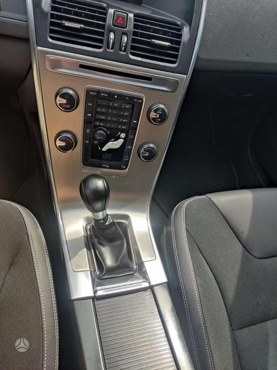 Brown Volvo XC60 2012 in Ukmerge, with an engine capacity of 2.40 L and mileage of 249 thousand km for 7500 €, photo 11 on AUTOMOTO.COM.LV