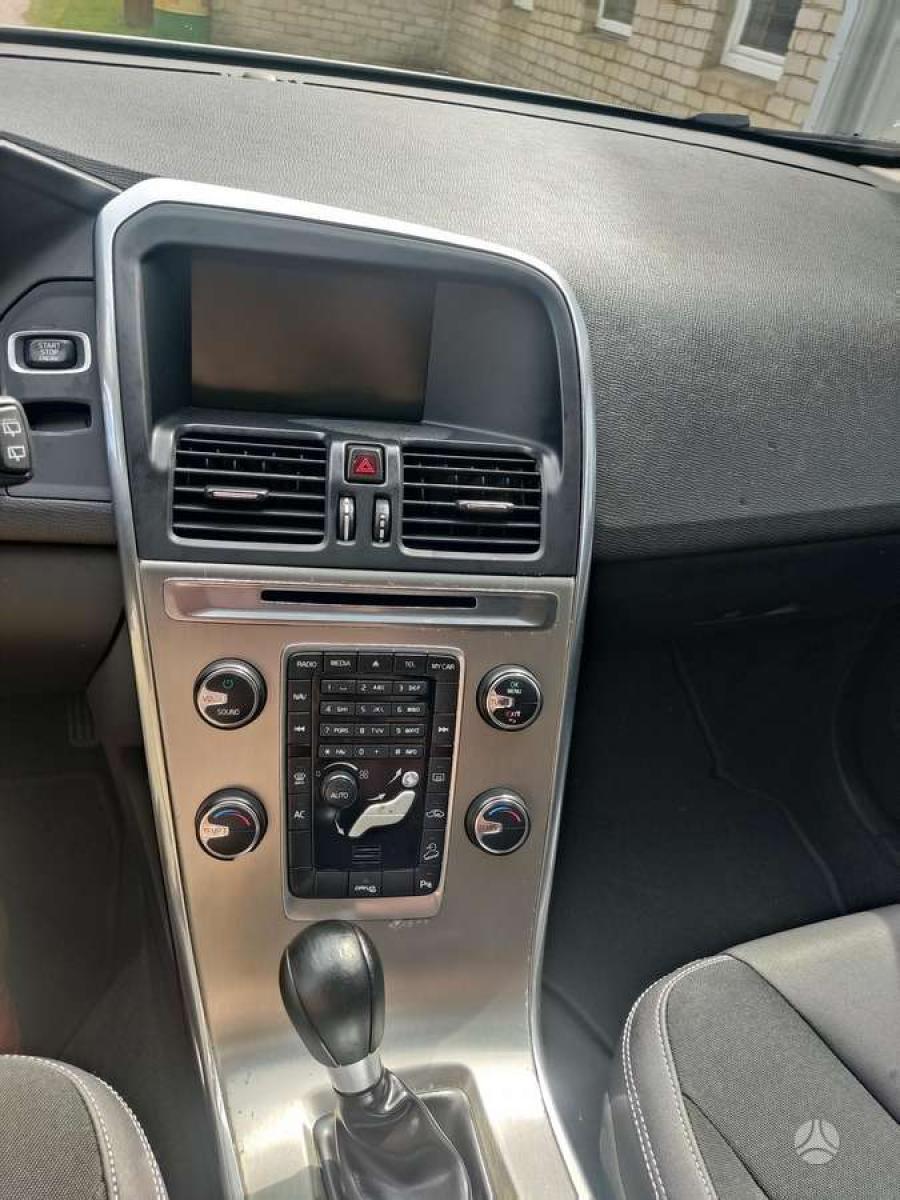 Brown Volvo XC60 2012 in Ukmerge, with an engine capacity of 2.40 L and mileage of 249 thousand km for 7500 €, photo 12 on AUTOMOTO.COM.LV