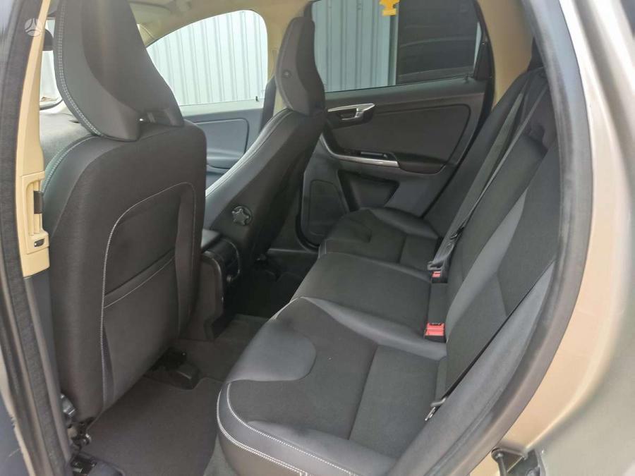 Brown Volvo XC60 2012 in Ukmerge, with an engine capacity of 2.40 L and mileage of 249 thousand km for 7500 €, photo 15 on AUTOMOTO.COM.LV