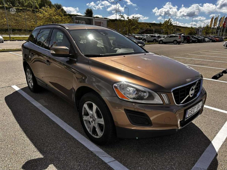 Brūns Volvo XC60 2012 Viļņa, ar dzinēja tilpumu 1.98 L un nobraukumu 233 tūkst. km par 7900 €, foto 3 vietnē AUTOMOTO.COM.LV
