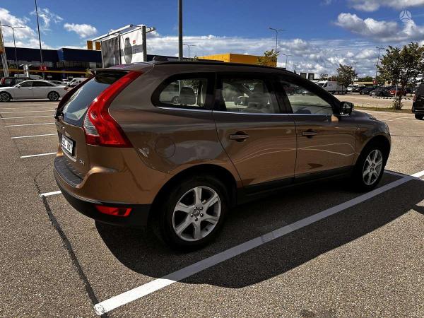 Brūns Volvo XC60 2012 Viļņa, ar dzinēja tilpumu 1.98 L un nobraukumu 233 tūkst. km par 7900 €, foto 3 vietnē AUTOMOTO.COM.LV