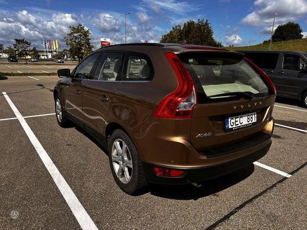 Brūns Volvo XC60 2012 Viļņa, ar dzinēja tilpumu 1.98 L un nobraukumu 233 tūkst. km par 7900 €, foto 4 vietnē AUTOMOTO.COM.LV