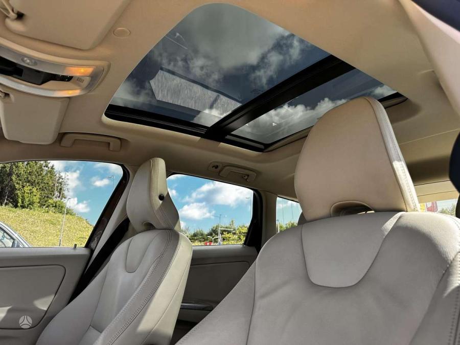 Brūns Volvo XC60 2012 Viļņa, ar dzinēja tilpumu 1.98 L un nobraukumu 233 tūkst. km par 7900 €, foto 10 vietnē AUTOMOTO.COM.LV