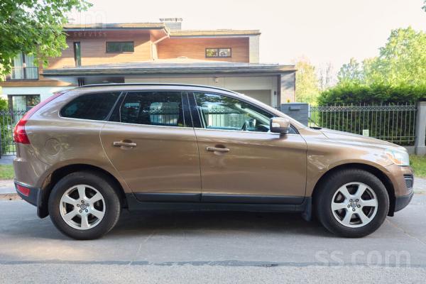 Brūns Volvo XC60 2012 Jūrmala, ar dzinēja tilpumu 2.40 L un nobraukumu 0 tūkst. km par 5300 €, foto 4 vietnē AUTOMOTO.COM.LV