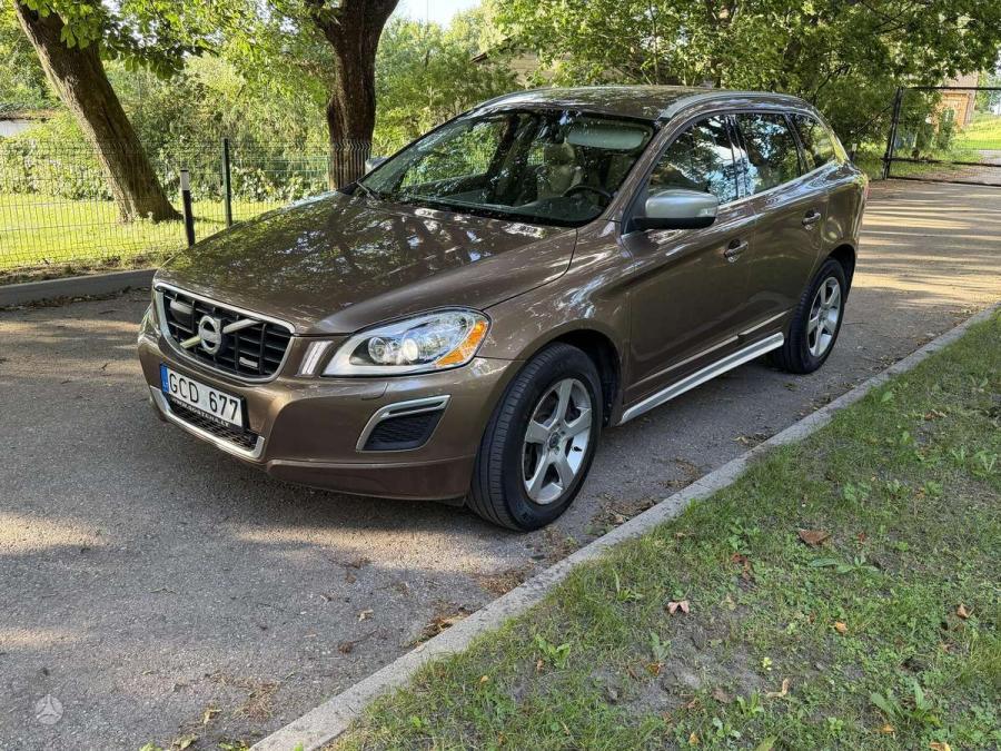 Brūns Volvo XC60 2012 Kauņa, ar dzinēja tilpumu 2.40 L un nobraukumu 334 tūkst. km par 8900 €, foto 1 vietnē AUTOMOTO.COM.LV