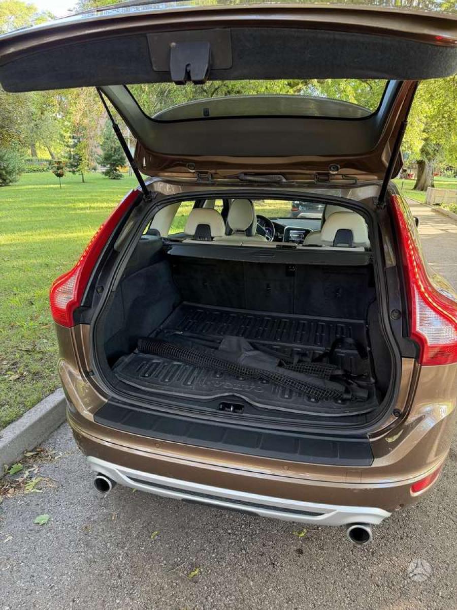 Brūns Volvo XC60 2012 Kauņa, ar dzinēja tilpumu 2.40 L un nobraukumu 334 tūkst. km par 8900 €, foto 4 vietnē AUTOMOTO.COM.LV
