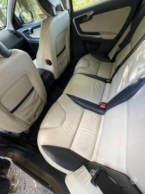 Brūns Volvo XC60 2012 Kauņa, ar dzinēja tilpumu 2.40 L un nobraukumu 334 tūkst. km par 8900 €, foto 8 vietnē AUTOMOTO.COM.LV