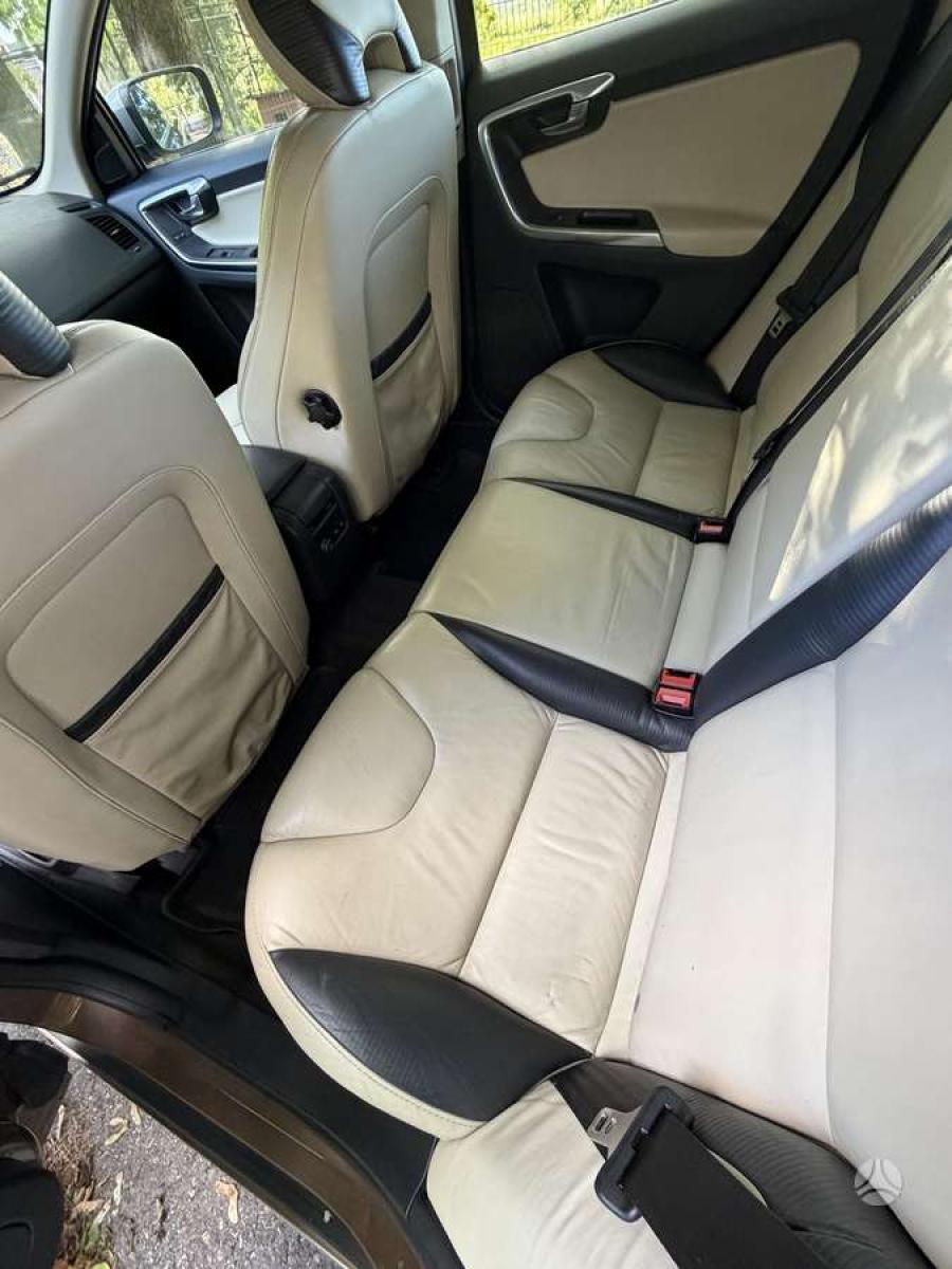 Brūns Volvo XC60 2012 Kauņa, ar dzinēja tilpumu 2.40 L un nobraukumu 334 tūkst. km par 8900 €, foto 8 vietnē AUTOMOTO.COM.LV