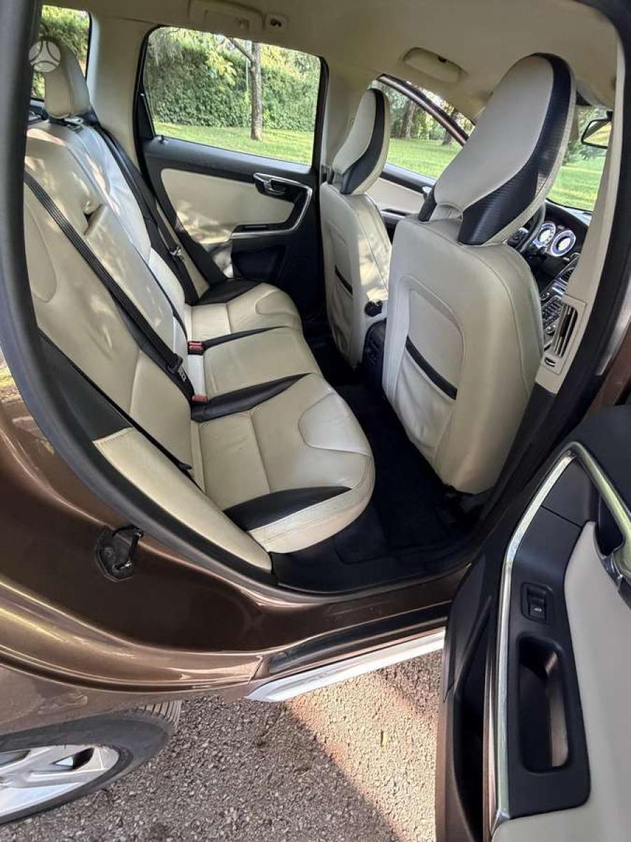 Brūns Volvo XC60 2012 Kauņa, ar dzinēja tilpumu 2.40 L un nobraukumu 334 tūkst. km par 8900 €, foto 9 vietnē AUTOMOTO.COM.LV