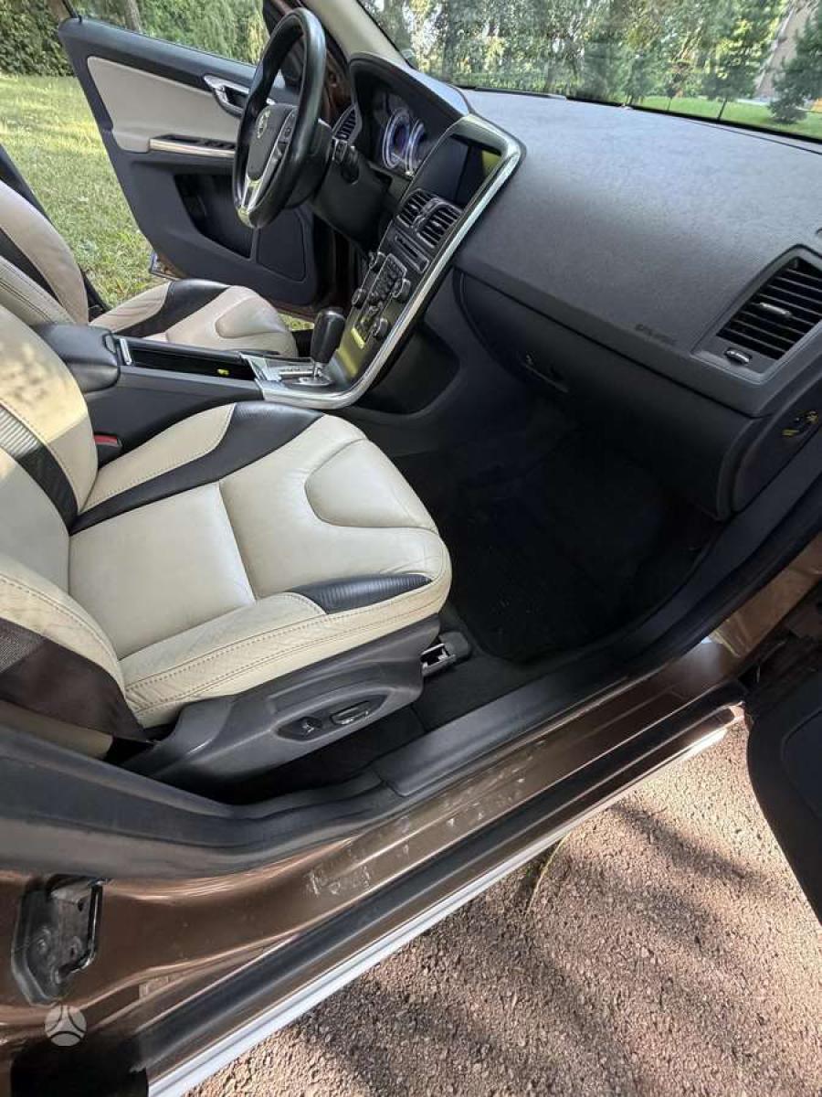 Brūns Volvo XC60 2012 Kauņa, ar dzinēja tilpumu 2.40 L un nobraukumu 334 tūkst. km par 8900 €, foto 10 vietnē AUTOMOTO.COM.LV