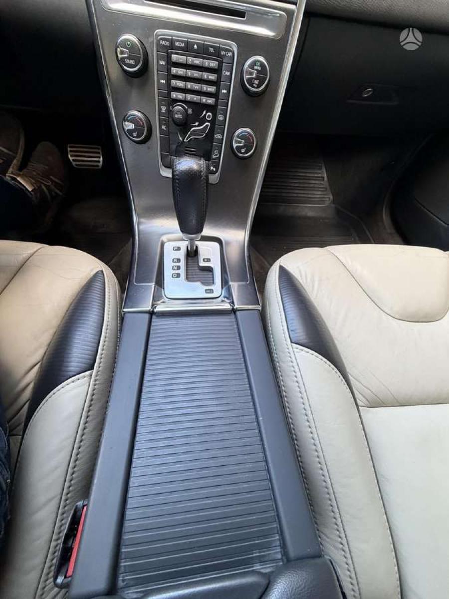 Brūns Volvo XC60 2012 Kauņa, ar dzinēja tilpumu 2.40 L un nobraukumu 334 tūkst. km par 8900 €, foto 12 vietnē AUTOMOTO.COM.LV