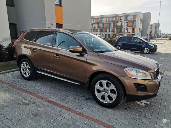 Volvo XC60 2012 in Klaipeda on AUTOMOTO.COM.LV Brown Volvo XC60 2012 in Klaipeda, with an engine capacity of 3.20 L and mileage of 137 thousand km for 5900 €, photo 1 on AUTOMOTO.COM.LV