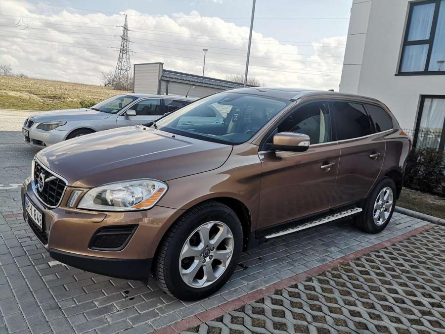Brown Volvo XC60 2012 in Klaipeda, with an engine capacity of 3.20 L and mileage of 137 thousand km for 5900 €, photo 3 on AUTOMOTO.COM.LV