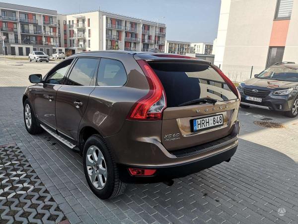 Volvo XC60 2012 in Klaipeda on AUTOMOTO.COM.LV Brown Volvo XC60 2012 in Klaipeda, with an engine capacity of 3.20 L and mileage of 137 thousand km for 5900 €, photo 8 on AUTOMOTO.COM.LV