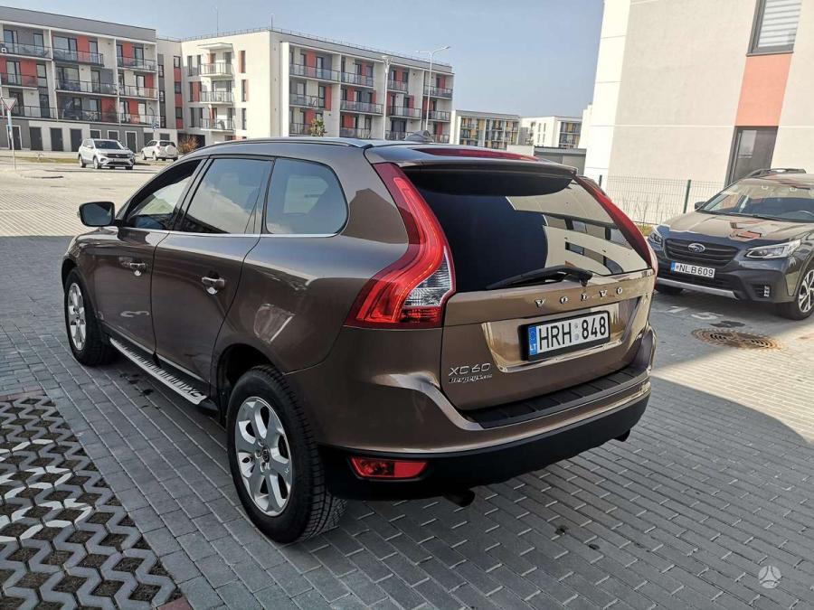 Brown Volvo XC60 2012 in Klaipeda, with an engine capacity of 3.20 L and mileage of 137 thousand km for 5900 €, photo 8 on AUTOMOTO.COM.LV