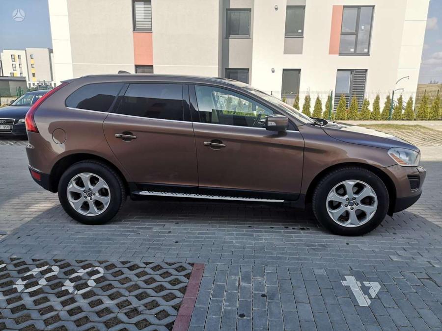 Brown Volvo XC60 2012 in Klaipeda, with an engine capacity of 3.20 L and mileage of 137 thousand km for 5900 €, photo 9 on AUTOMOTO.COM.LV
