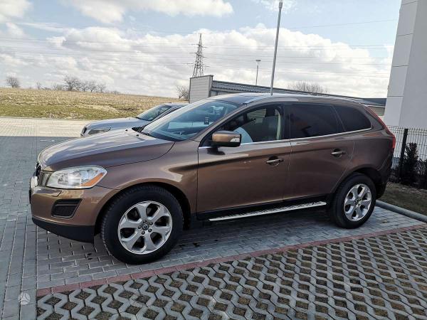 Volvo XC60 2012 in Klaipeda on AUTOMOTO.COM.LV Brown Volvo XC60 2012 in Klaipeda, with an engine capacity of 3.20 L and mileage of 137 thousand km for 5900 €, photo 11 on AUTOMOTO.COM.LV