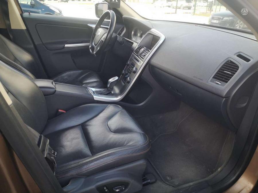 Brown Volvo XC60 2012 in Klaipeda, with an engine capacity of 3.20 L and mileage of 137 thousand km for 5900 €, photo 17 on AUTOMOTO.COM.LV