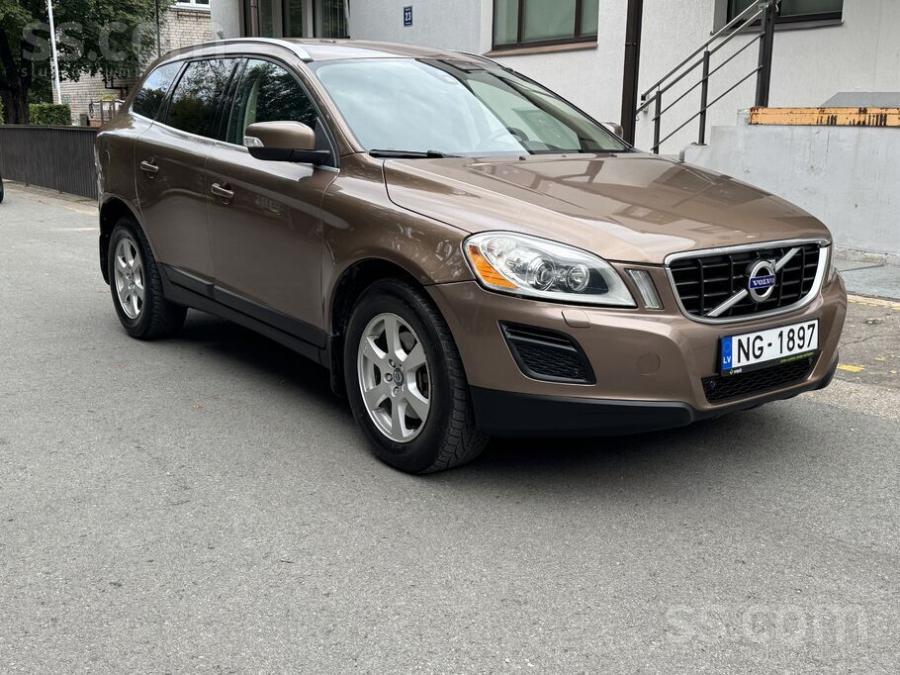 Brūns Volvo XC60 2012 Rīga, ar dzinēja tilpumu 2.40 L un nobraukumu 390 tūkst. km par 6300 €, foto 1 vietnē AUTOMOTO.COM.LV