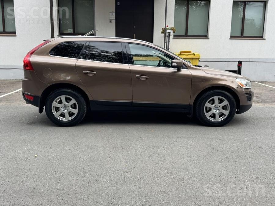 Brūns Volvo XC60 2012 Rīga, ar dzinēja tilpumu 2.40 L un nobraukumu 390 tūkst. km par 6300 €, foto 3 vietnē AUTOMOTO.COM.LV