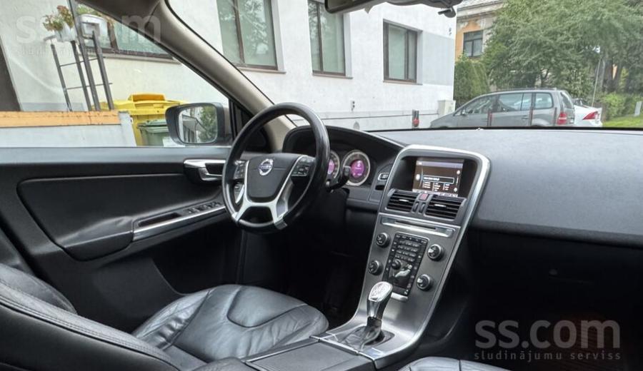 Brūns Volvo XC60 2012 Rīga, ar dzinēja tilpumu 2.40 L un nobraukumu 390 tūkst. km par 6300 €, foto 9 vietnē AUTOMOTO.COM.LV