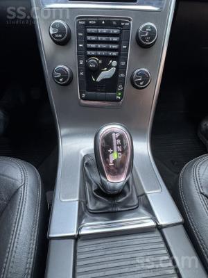 Brūns Volvo XC60 2012 Rīga, ar dzinēja tilpumu 2.40 L un nobraukumu 390 tūkst. km par 6300 €, foto 14 vietnē AUTOMOTO.COM.LV