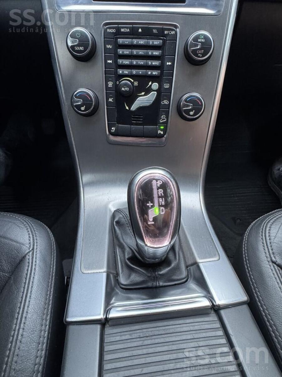Brūns Volvo XC60 2012 Rīga, ar dzinēja tilpumu 2.40 L un nobraukumu 390 tūkst. km par 6300 €, foto 14 vietnē AUTOMOTO.COM.LV