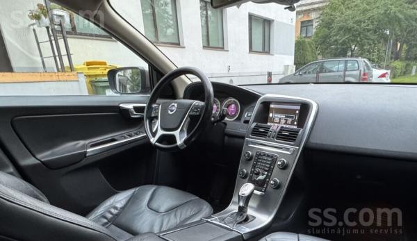 Brūns Volvo XC60 2012 Rīga, ar dzinēja tilpumu 2.40 L un nobraukumu 390 tūkst. km par 6300 €, foto 9 vietnē AUTOMOTO.COM.LV