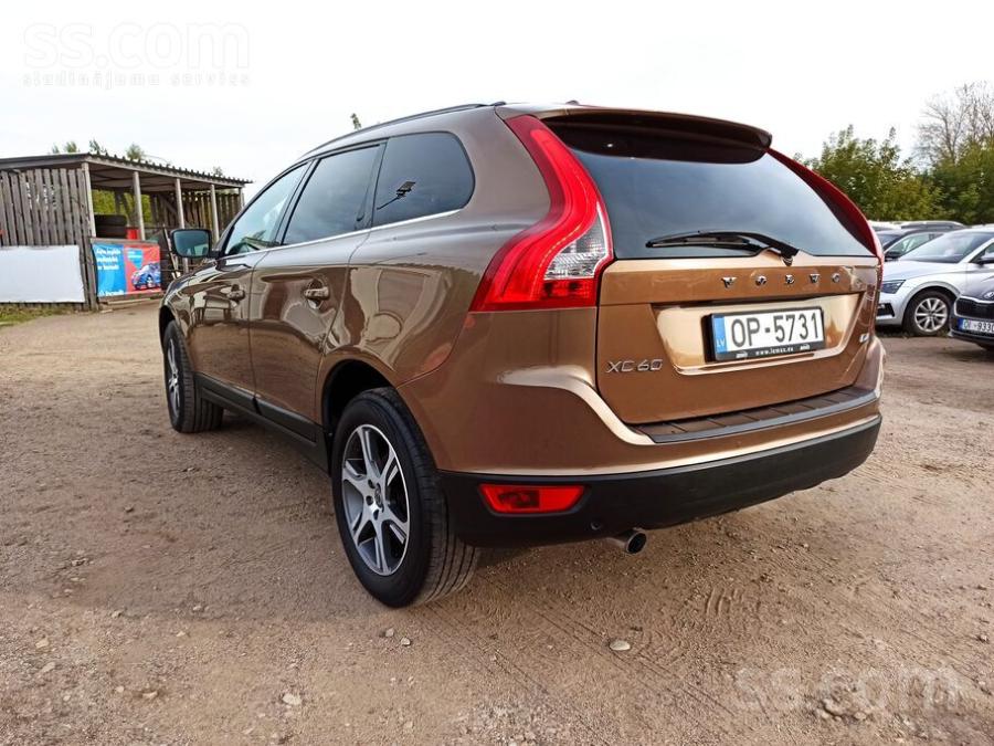 Brūns Volvo XC60 2012 Daugavpils, ar dzinēja tilpumu 2.00 L un nobraukumu 0 tūkst. km par 8900 €, foto 6 vietnē AUTOMOTO.COM.LV