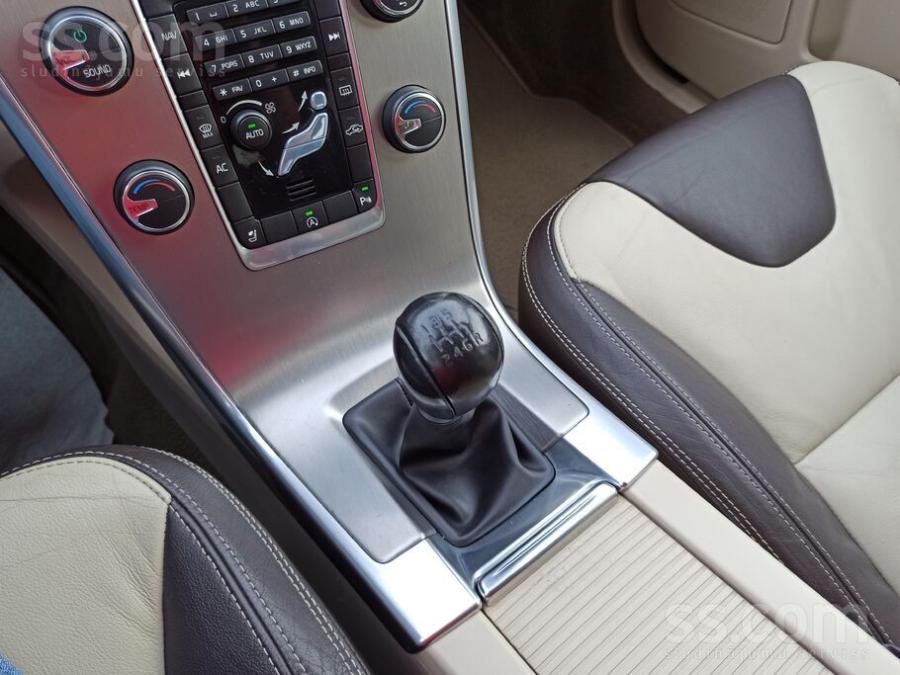 Brūns Volvo XC60 2012 Daugavpils, ar dzinēja tilpumu 2.00 L un nobraukumu 0 tūkst. km par 8900 €, foto 28 vietnē AUTOMOTO.COM.LV