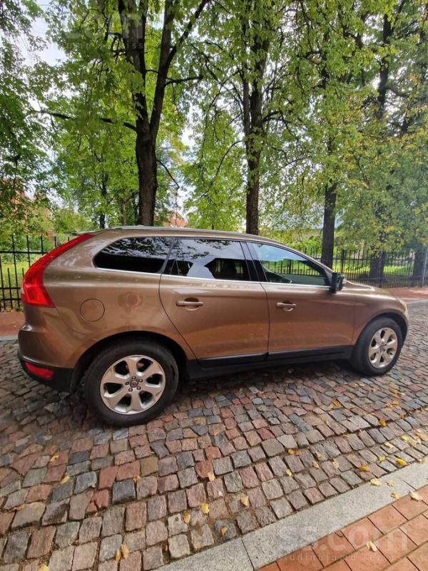 Brūns Volvo XC60 2012 Cēsis, ar dzinēja tilpumu 2.40 L un nobraukumu 374 tūkst. km par 6850 €, foto 5 vietnē AUTOMOTO.COM.LV